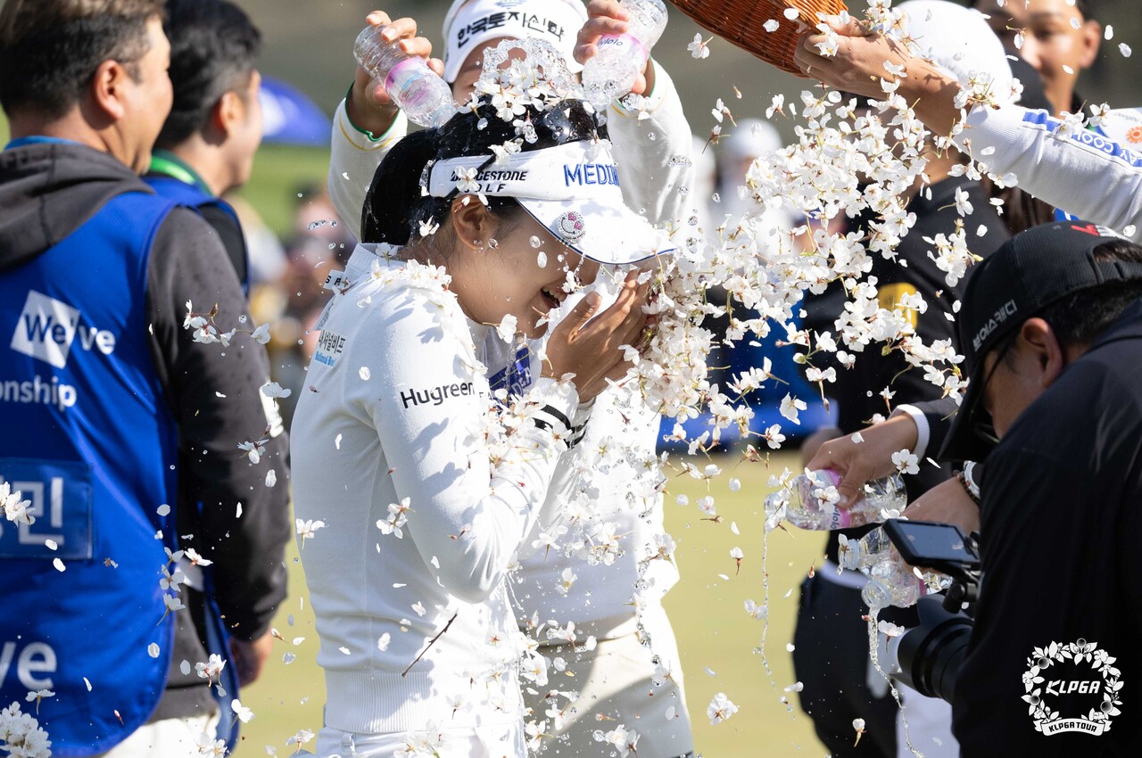 '마지막 홀 8m 이글'…이예원, KLPGA 투어 국내 개막전 우승