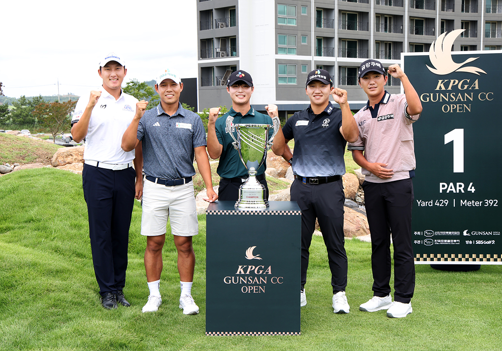 군산CC에 모인 챔피언들...KPGA 군산CC 오픈 개막 앞두고 포토콜 진행