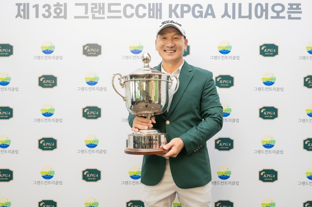 강천구, 제13회 그랜드CC배 KPGA 시니어오픈 우승…KPGA 챔피언스투어 첫 승 달성